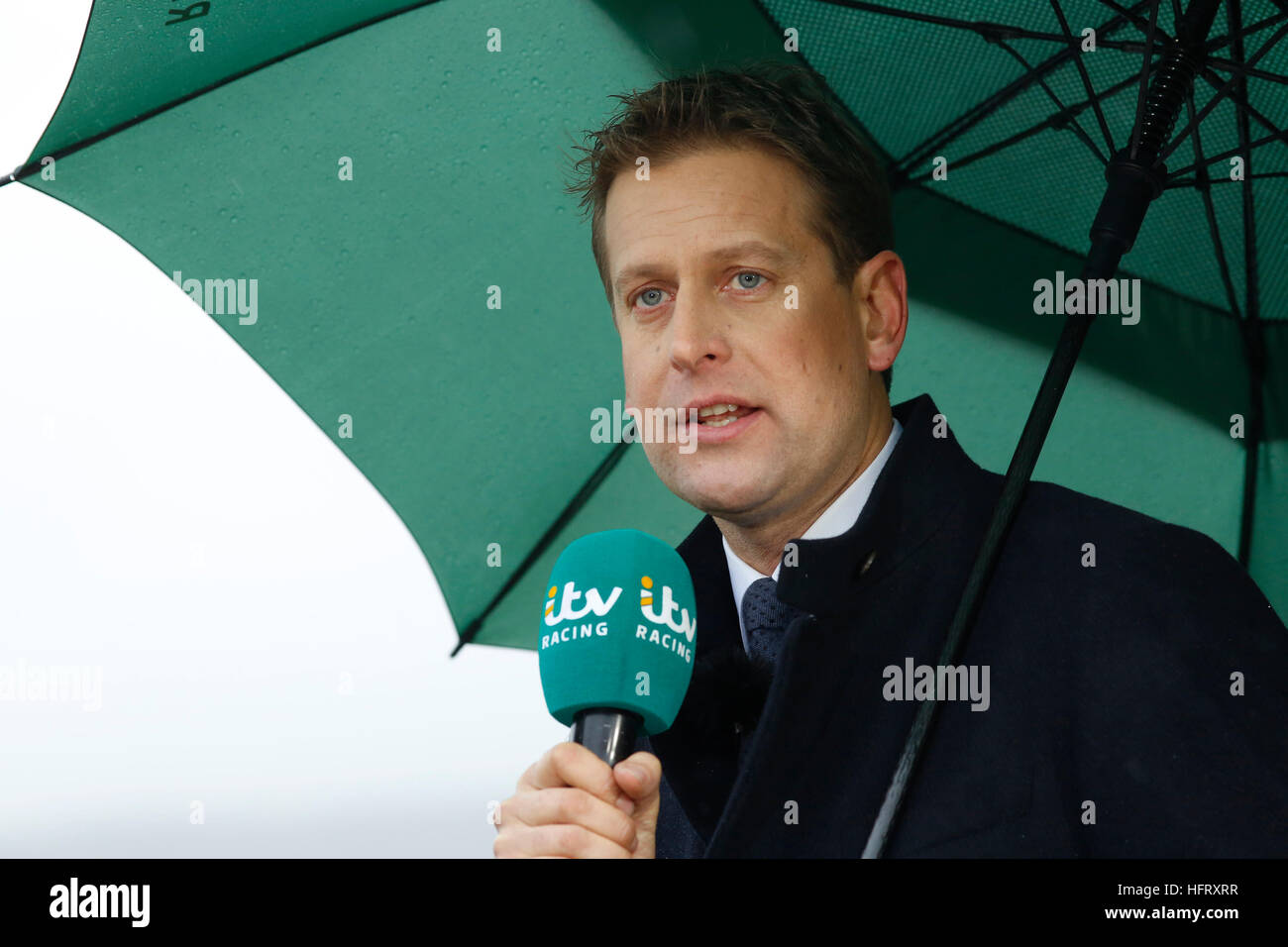 Itv racing presenter ed chamberlin presents hi-res stock photography ...