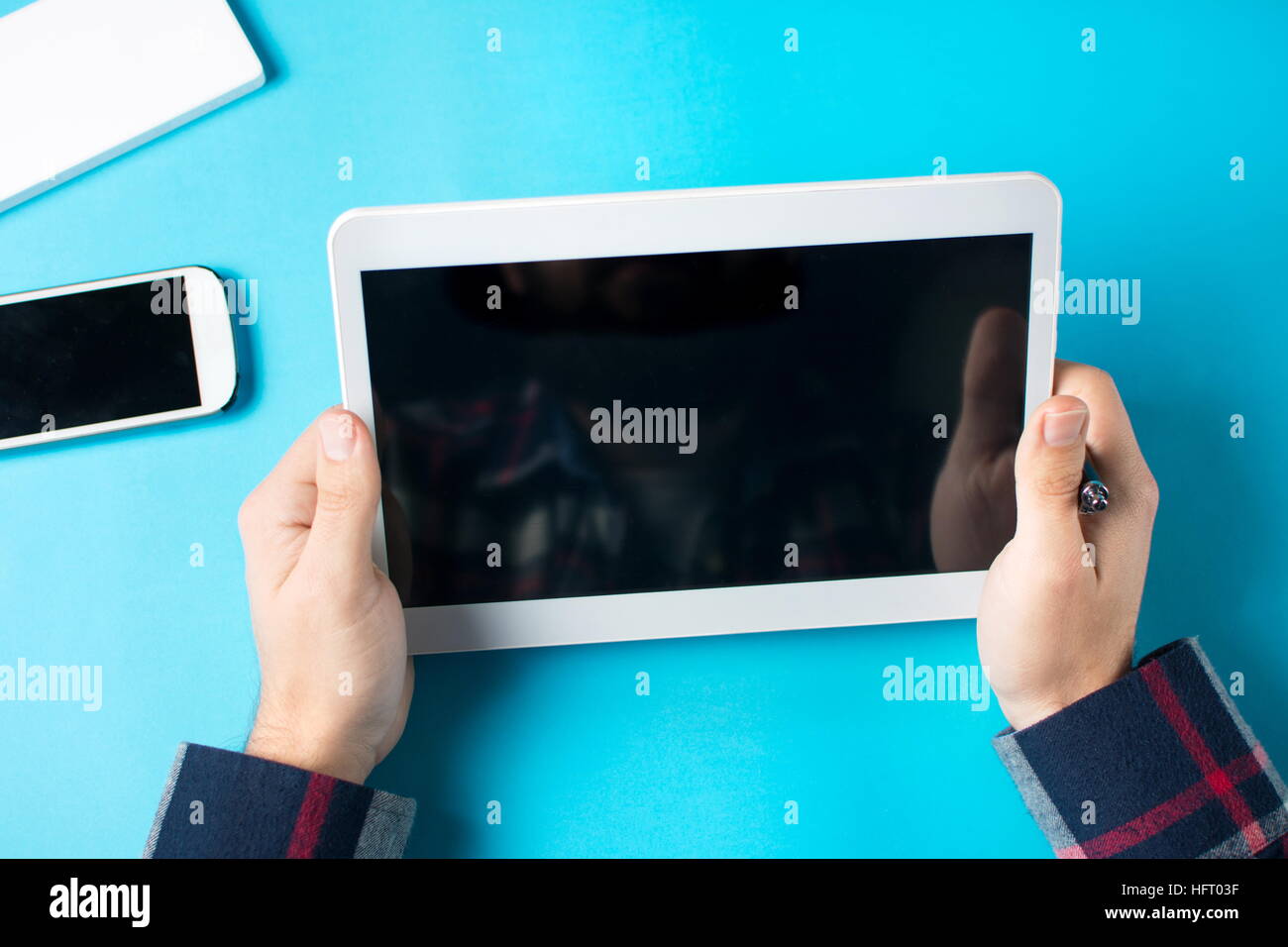 Man working electronic tablet hi-res stock photography and images - Alamy