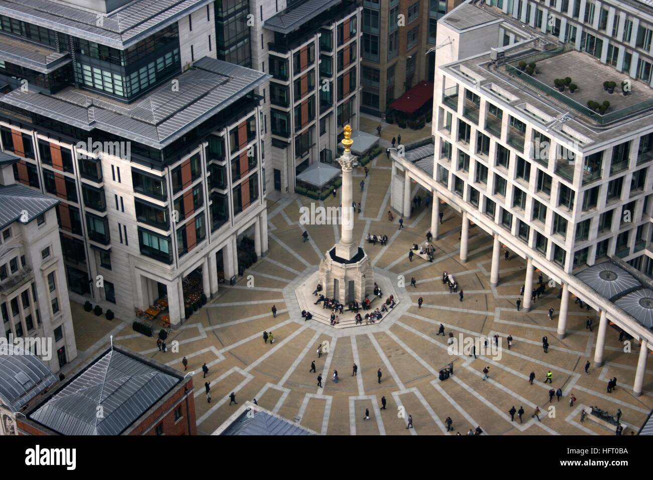 Statue courtyard london hi-res stock photography and images - Alamy