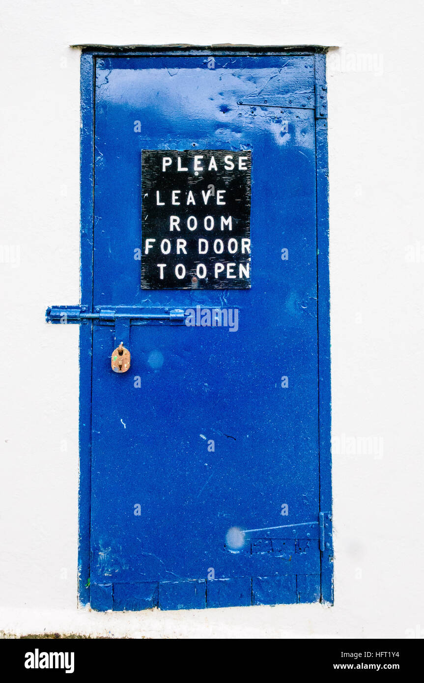 Metal door sign hi-res stock photography and images - Alamy