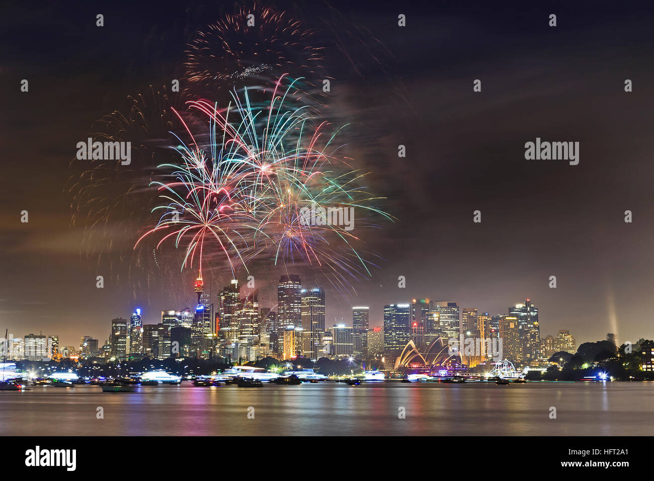 Sydney fireworks hi-res stock photography and images - Alamy