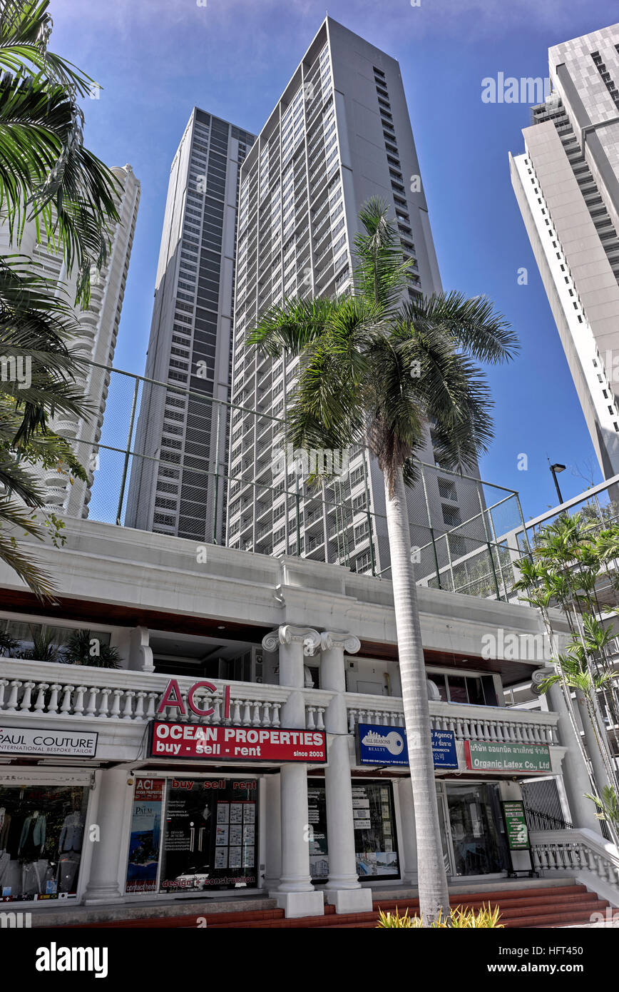 Ground floor shops hi-res stock photography and images - Alamy