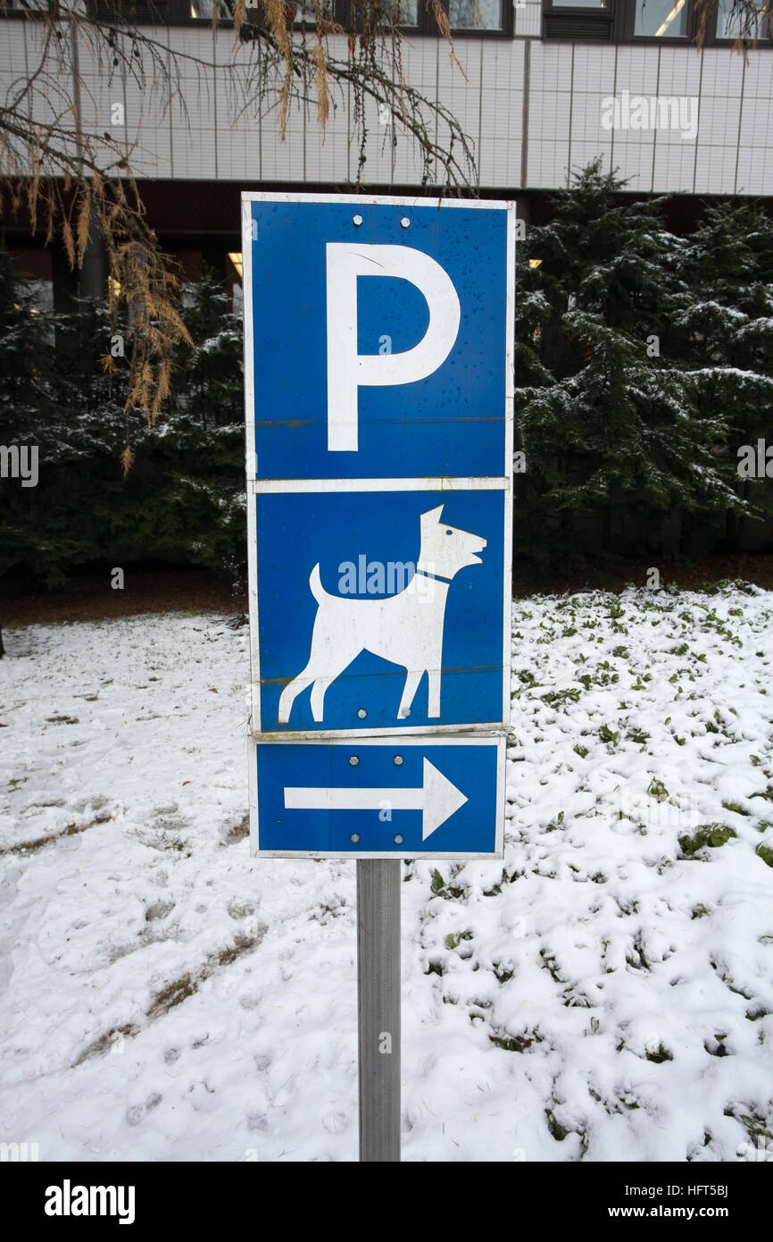 parking lot sign for pets Stock Photo - Alamy
