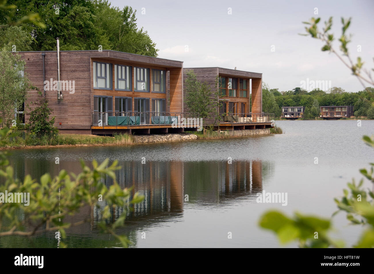 Lakes by Yoo, houses built around a series of Cotswolds lakes,Lechlade ...