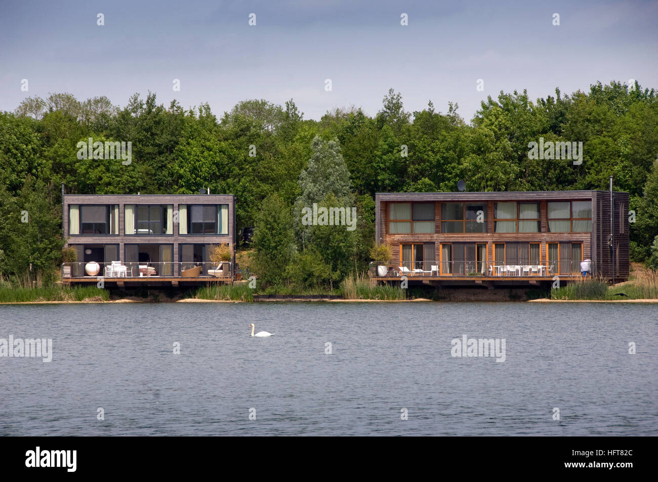 Lakes by Yoo, houses built around a series of Cotswolds lakes,Lechlade ...