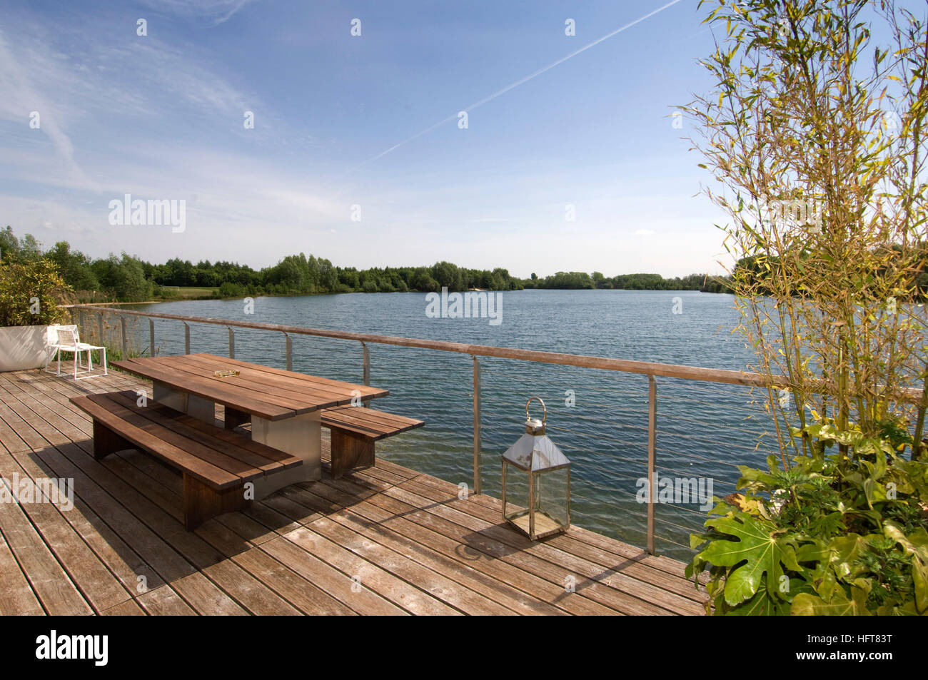 Lakes by Yoo, houses built around a series of Cotswolds lakes,Lechlade ...