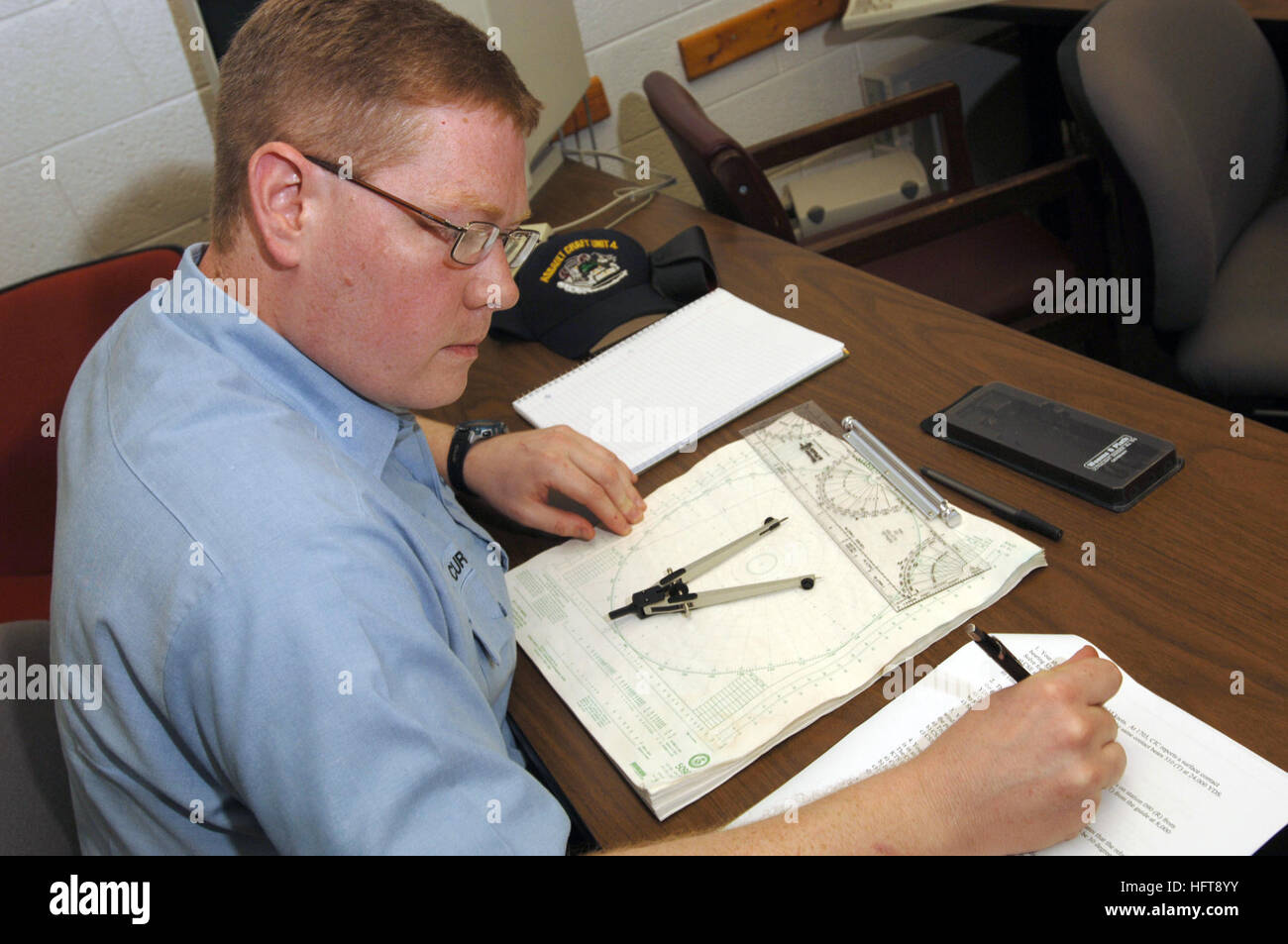 061101-N-7781S-006 Norfolk, Va. (Nov. 1, 2006) - Operations Specialist ...