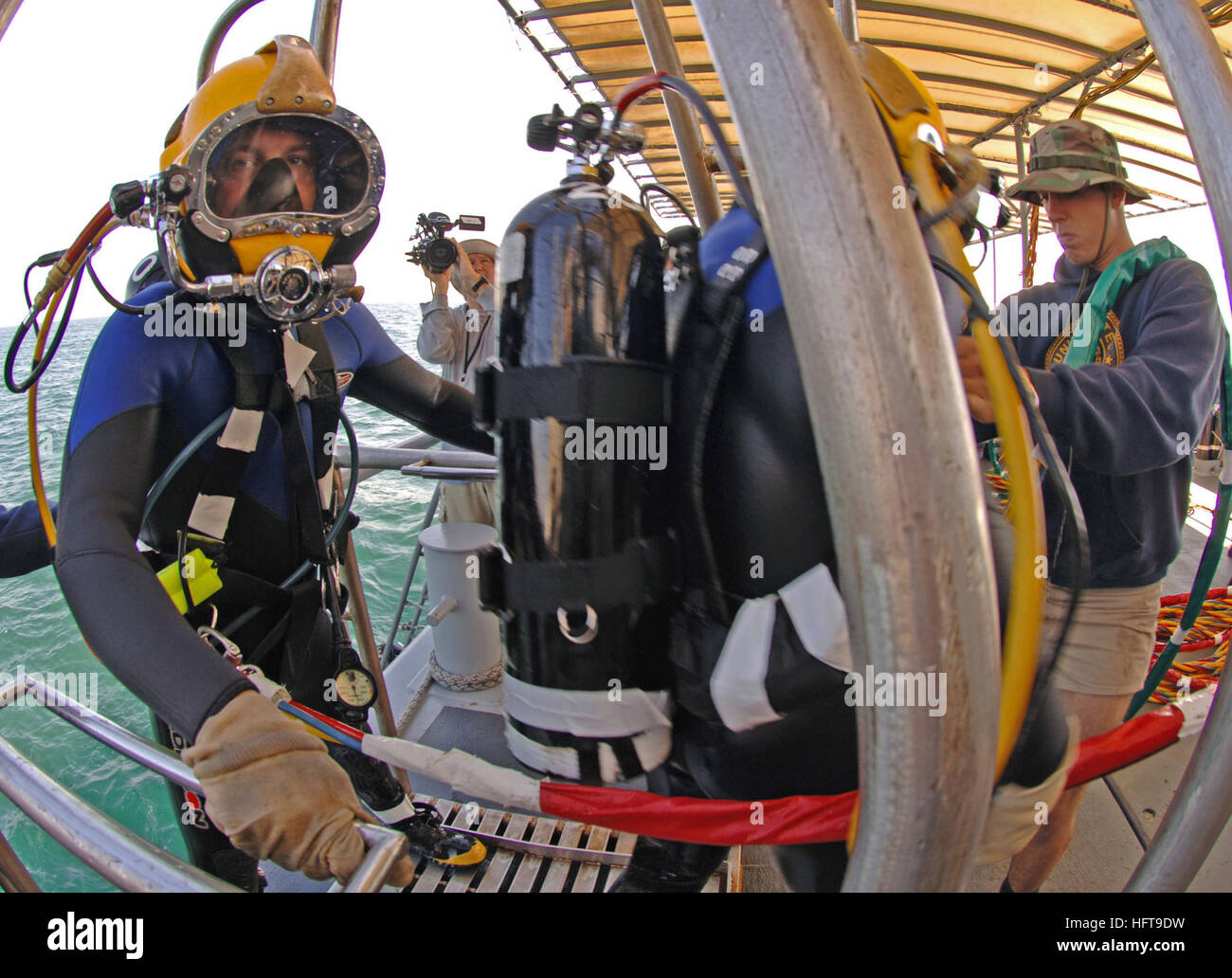 061109-N-9708H-012 Panama City, Fla. (Nov. 9, 2006) - MachinistÕs Mate ...