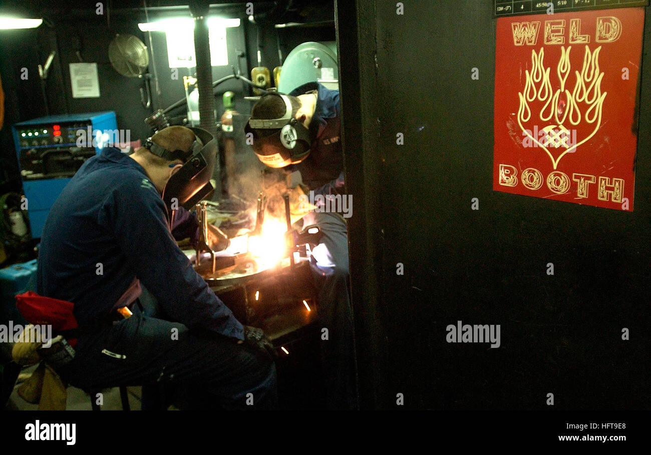 061110-N-7130B-112 Pacific Ocean (Nov. 10, 2006) - In the weld booth ...