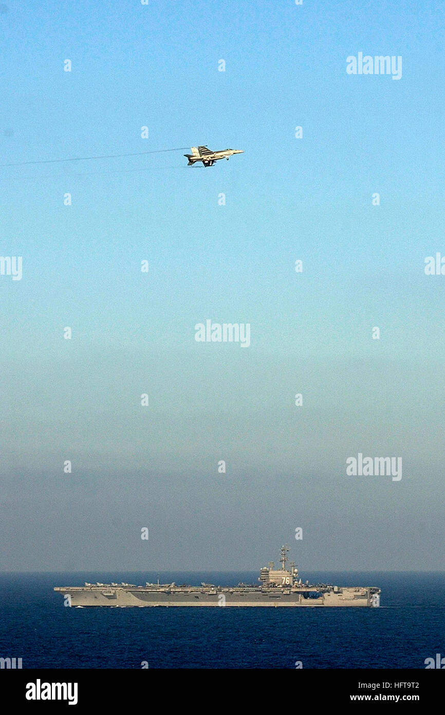 061115-N-7130B-187 Pacific Ocean (Nov. 15, 2006) Ð In the skies above ...
