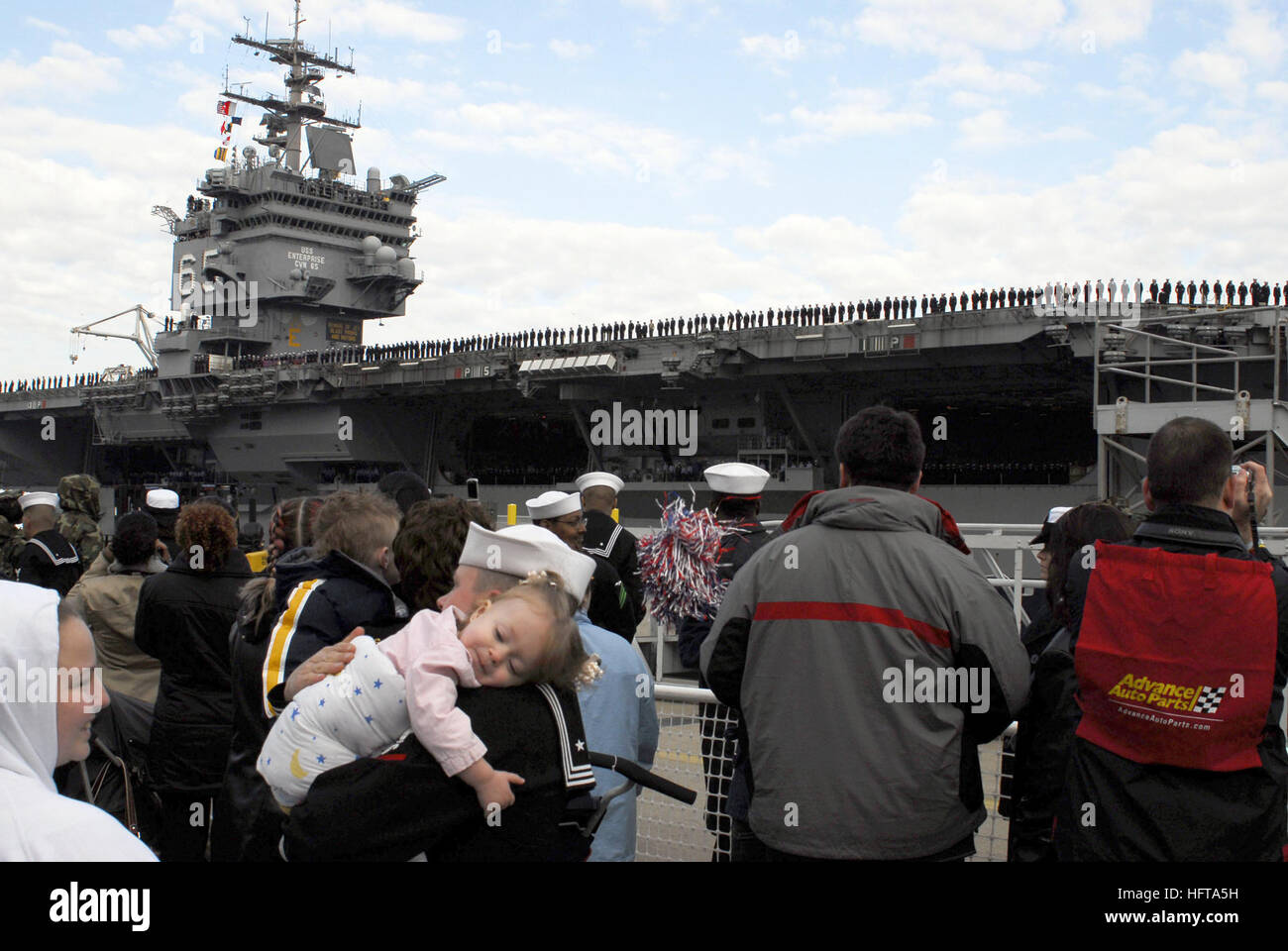Norfolk, Va. (Nov. 18, 2006) – Sailors assigned to USS Enterprise (CVN ...