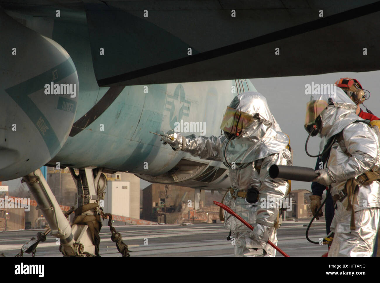 Uss nimitz crash and salvage fast cruise hi-res stock photography and ...