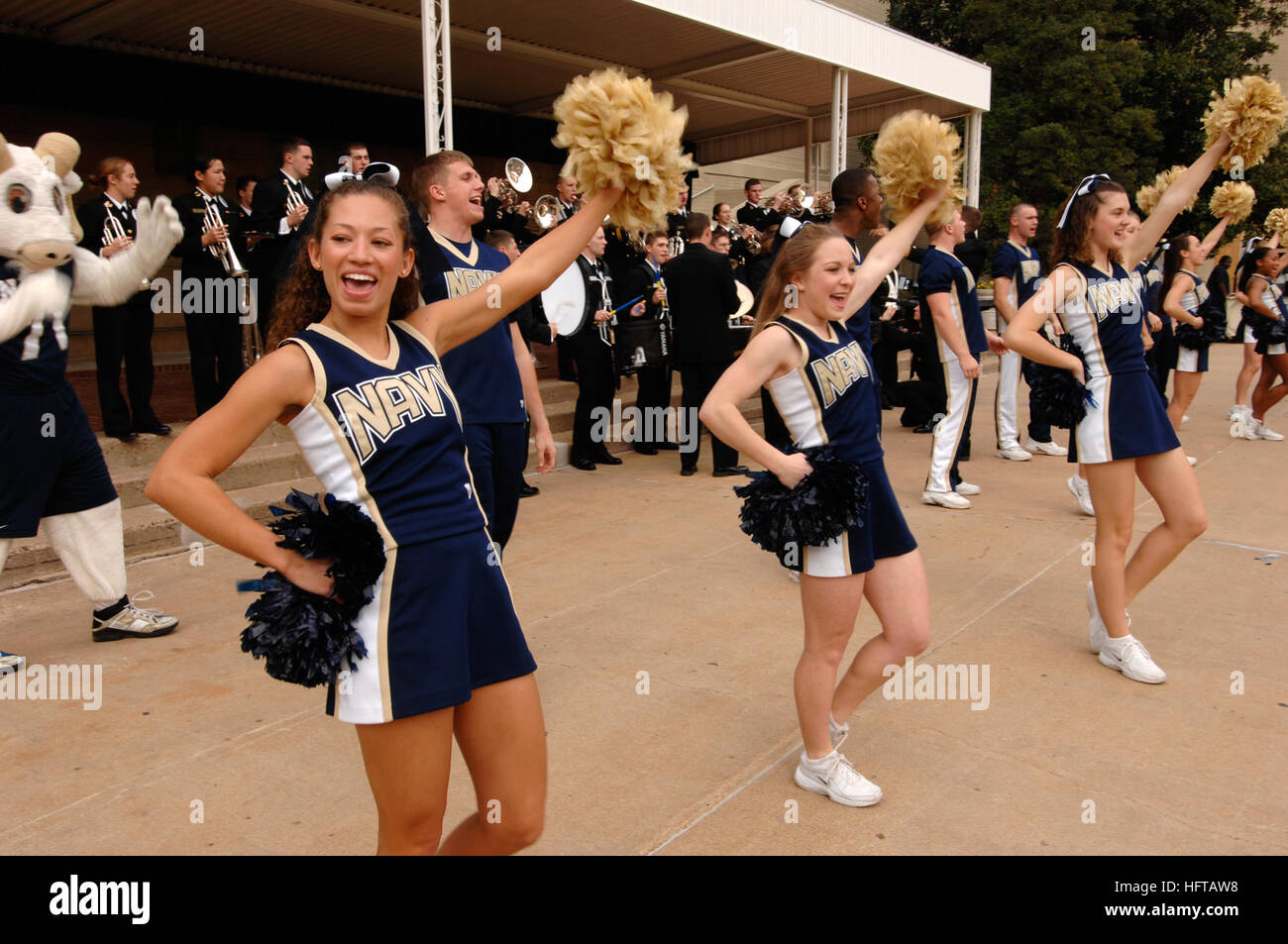 U s naval academy cheerleaders hi-res stock photography and images - Alamy