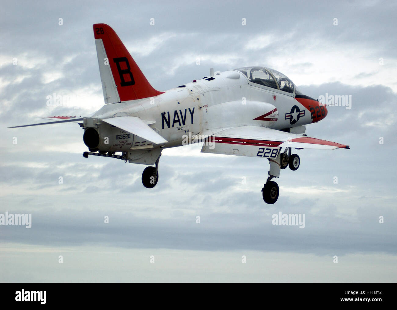 061214-N-7241L-004 Atlantic Ocean (Dec. 14, 2006) - A T-45 Goshawk ...