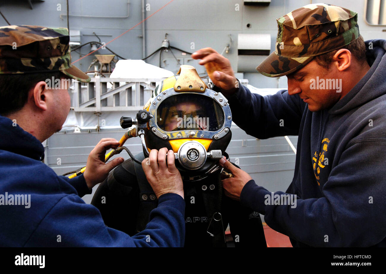 Uss mccluskey ffg 41 hi-res stock photography and images - Alamy