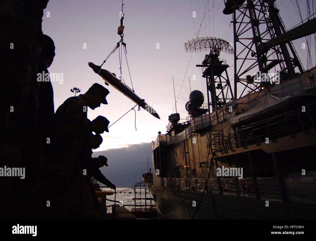 Uss mccluskey ffg 41 hi-res stock photography and images - Alamy