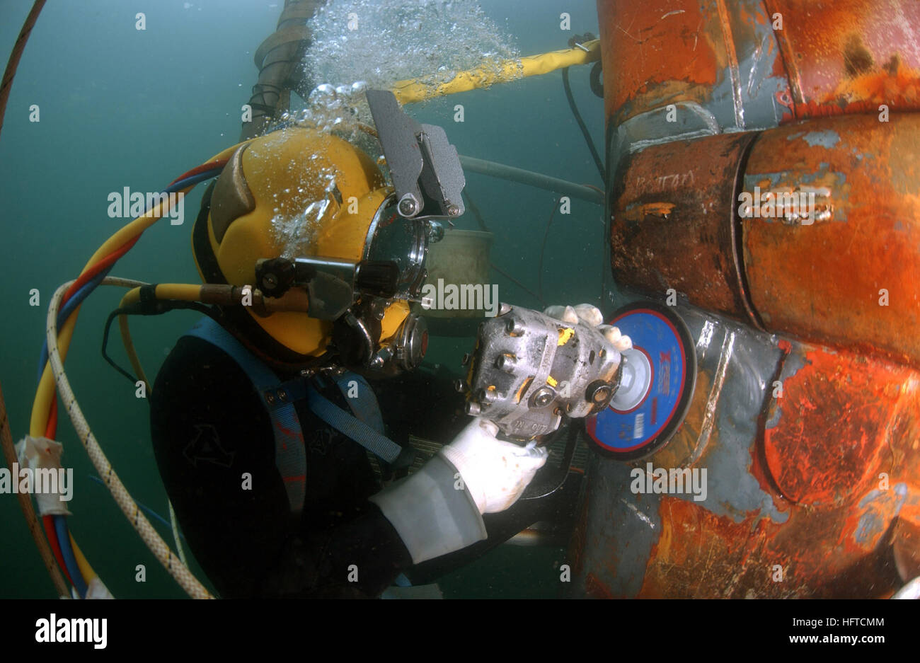 Diver ship maintenance hi-res stock photography and images - Alamy