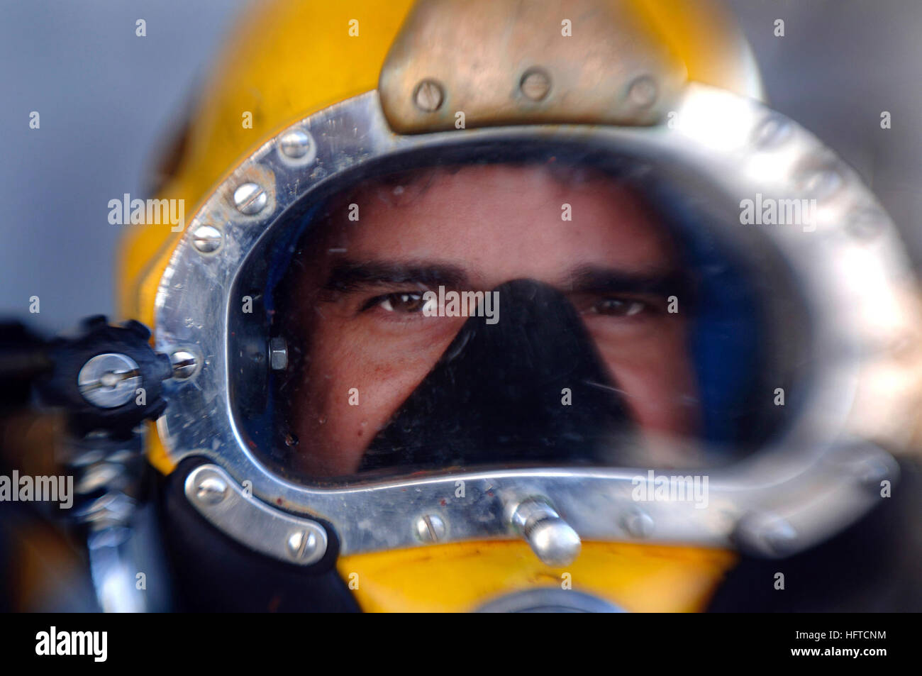 Us navy diving helmet hi-res stock photography and images - Alamy