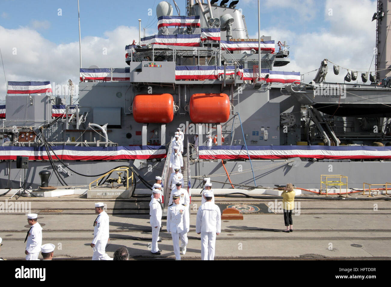 Uss salvor ars 52 hi-res stock photography and images - Alamy
