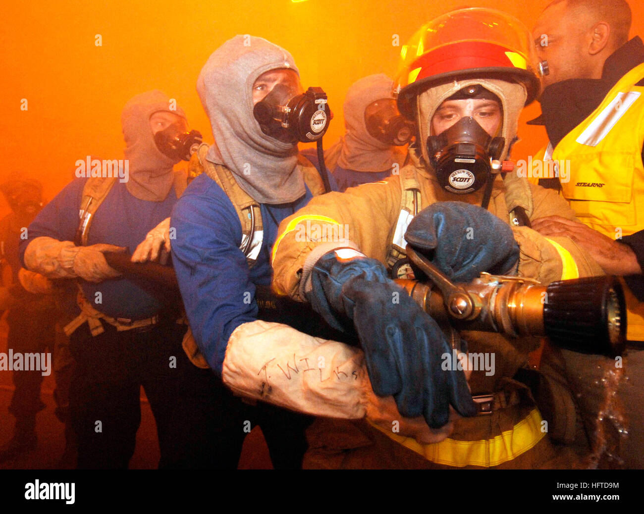 070117-N-5345W-082 Atlantic Ocean (Jan. 17, 2007) - A fire team ...