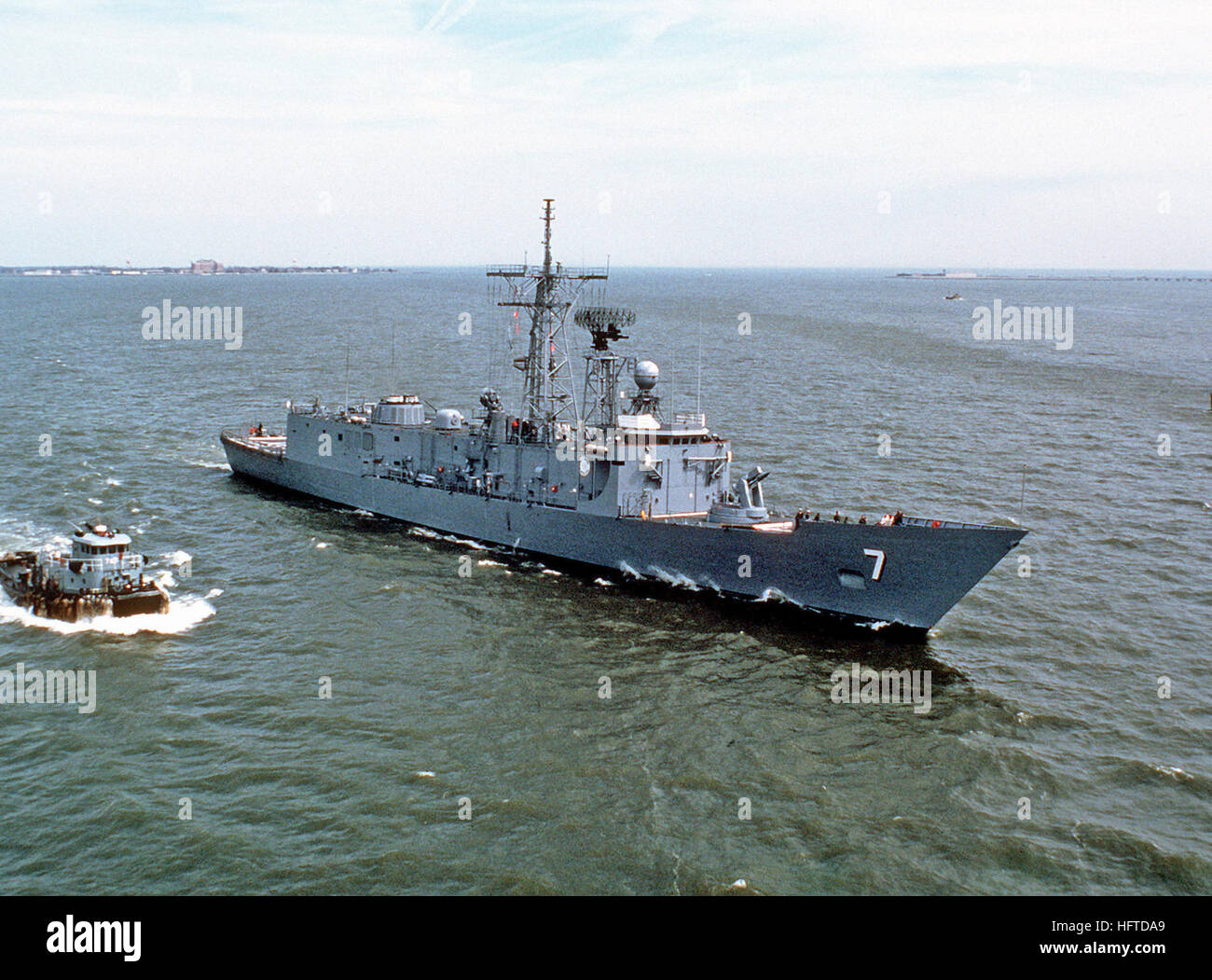 A starboard bow view of the guided missile frigate USS OLIVER HAZARD ...