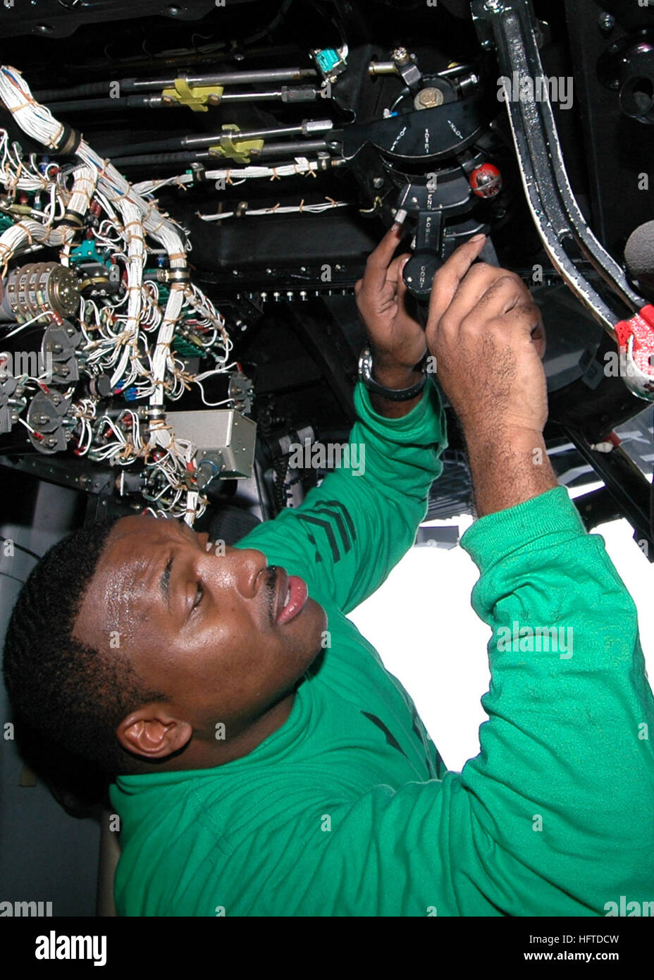 Power available spindle rigger for an sh 60f seahawk hi-res stock ...