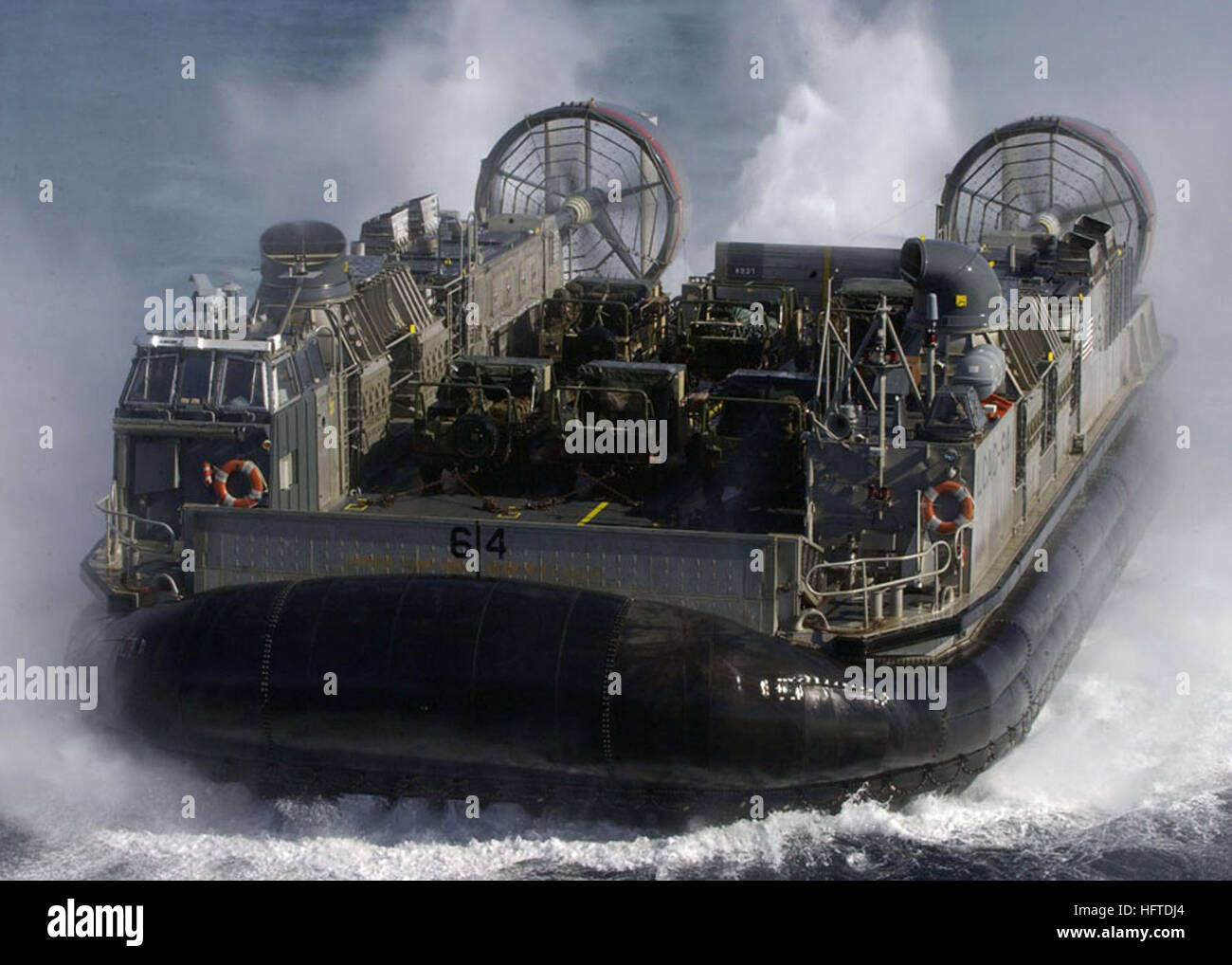 070122-N-1175T-018 Pacific Ocean (Jan. 22, 2007) Ð A Landing Craft Air ...