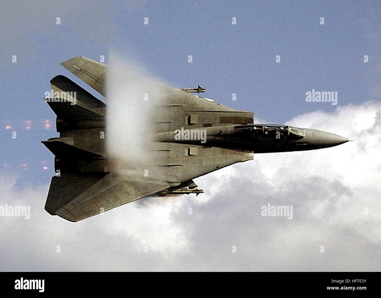 021225-N-4142G-011 At sea aboard USS Constellation (CV 64) Dec. 25 ...