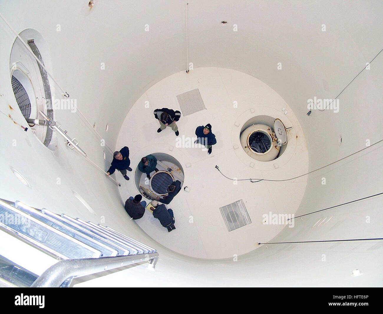 101207-N-9531K-001 GROTON, Conn. (Dec 7, 2010) Naval Submarine School ...