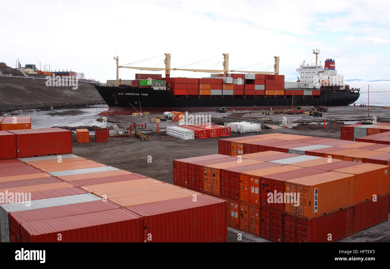 Sailors from Navy Cargo Handling Battalion One (NCHB-1) conduct ...