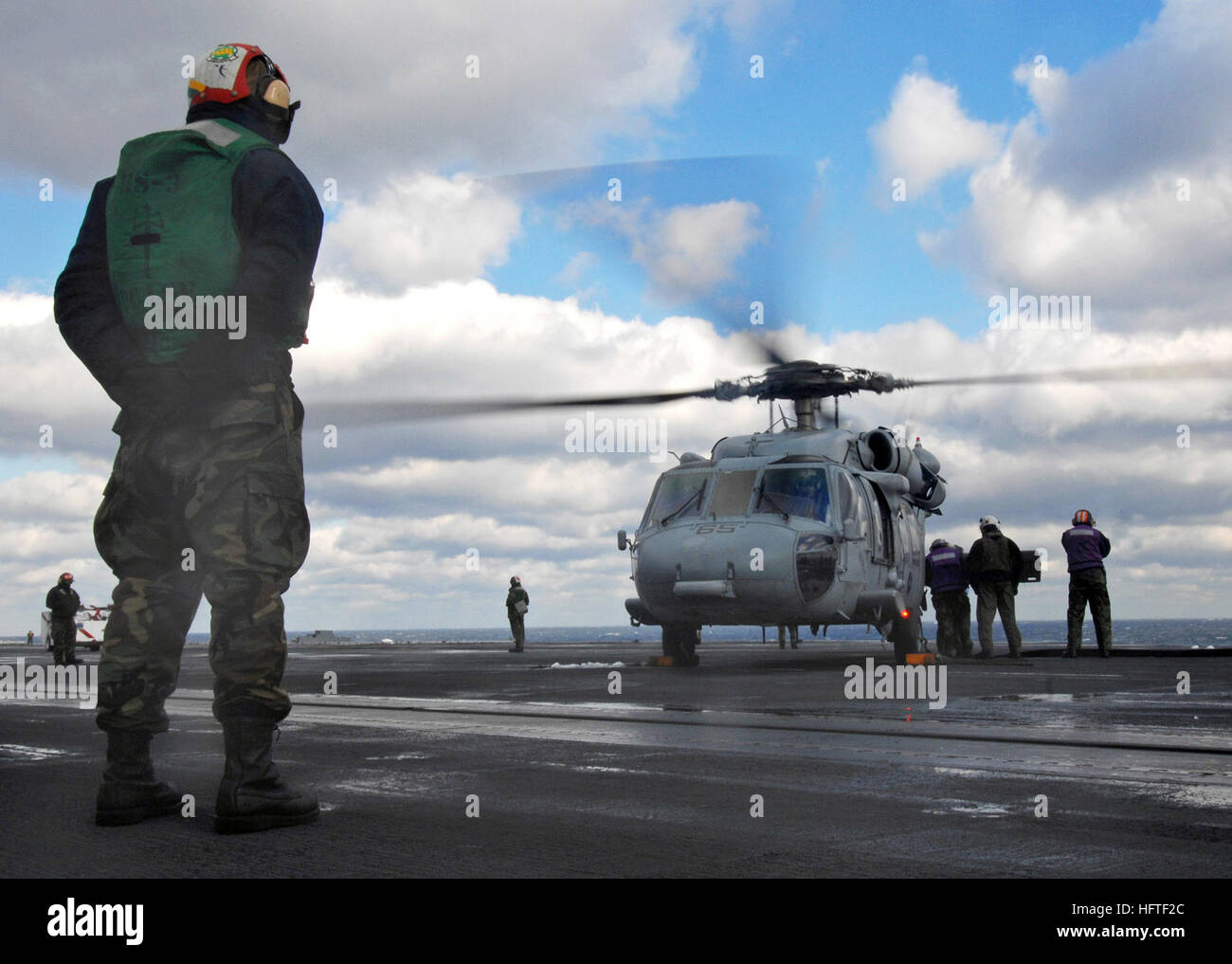 Underway seahawk helicopter landing hi-res stock photography and images ...