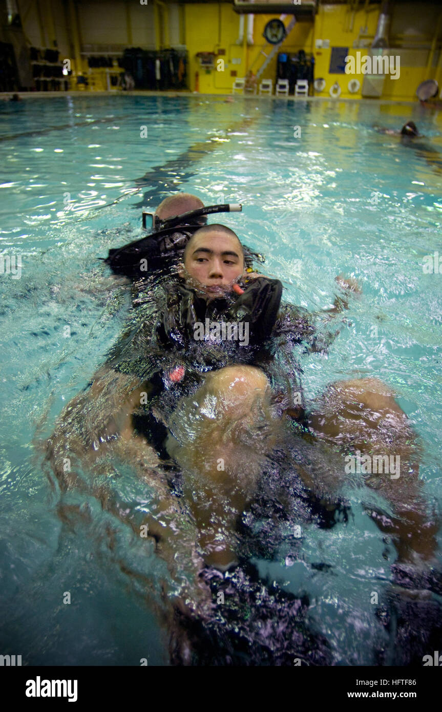 Aviation rescue swimmer school hi-res stock photography and images - Alamy