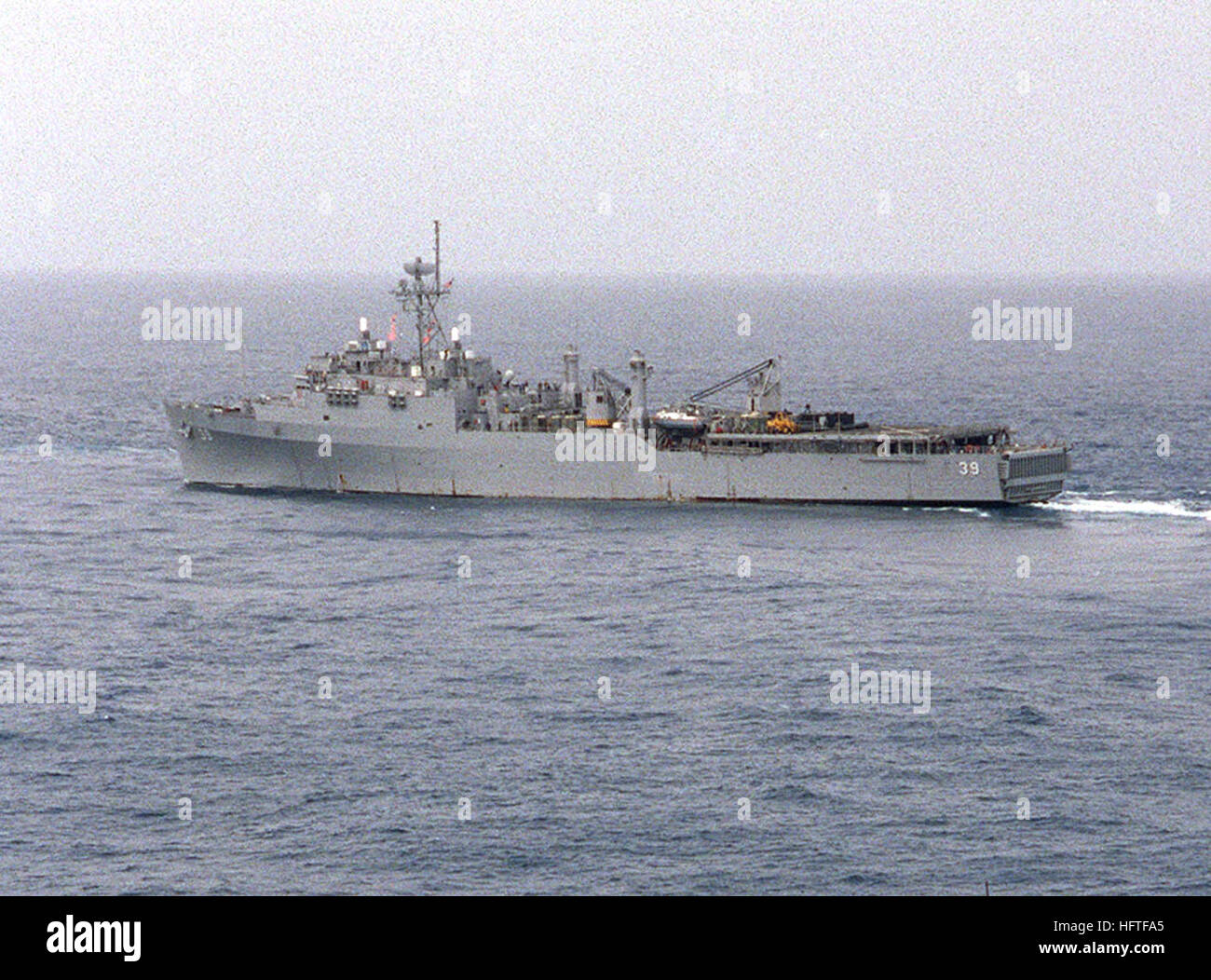 The USS MOUNT VERNON (LSD-39), practices maneuvers in front of the USS ...