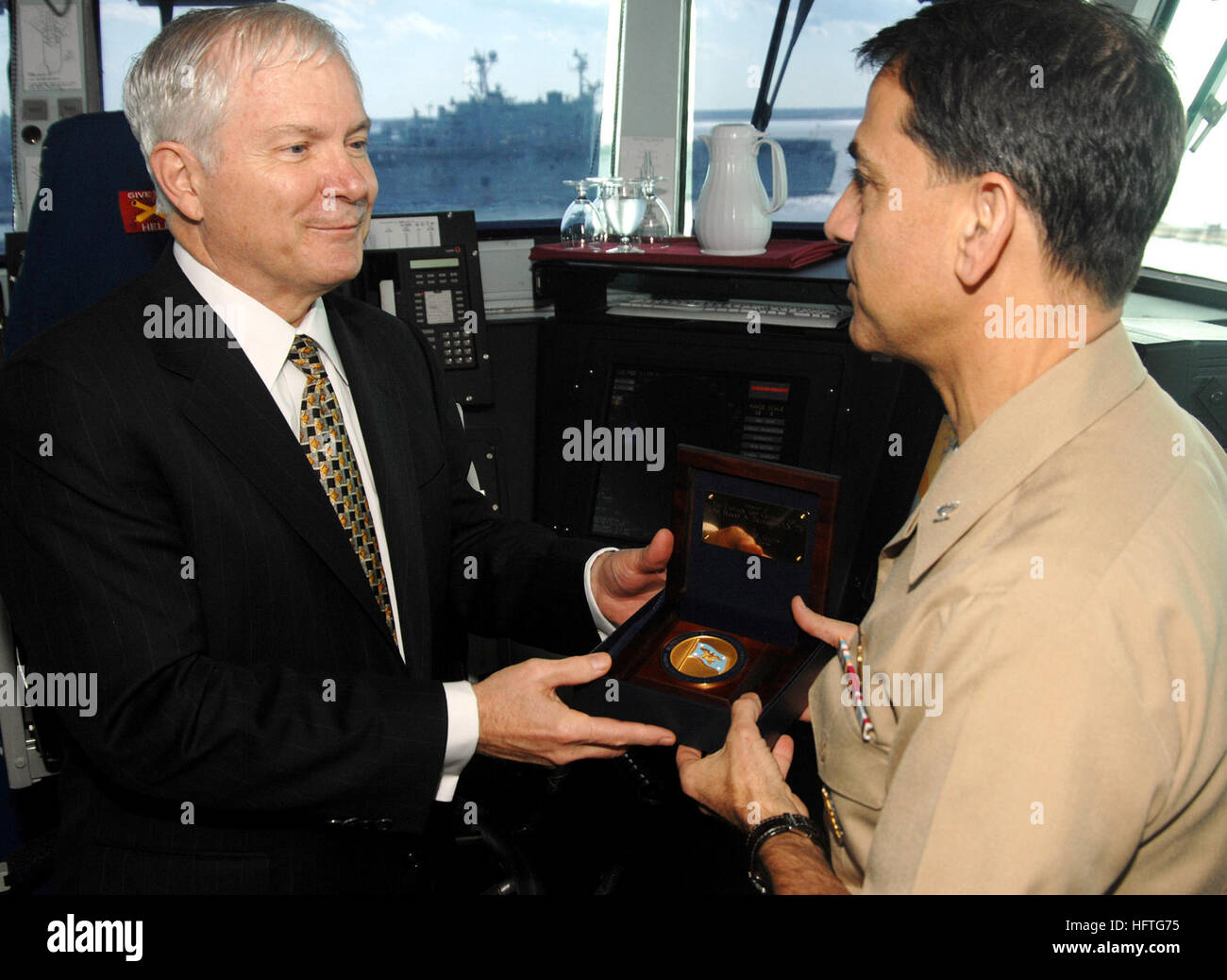 Dr robert m gates hi-res stock photography and images - Alamy
