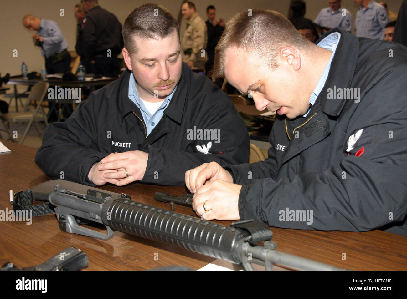 M 16 rifle familiarization hi-res stock photography and images - Alamy