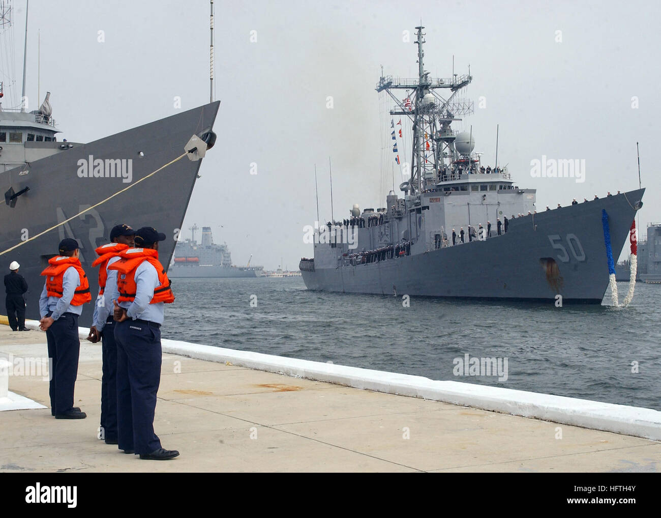 Uss taylor ffg 50 hi-res stock photography and images - Alamy