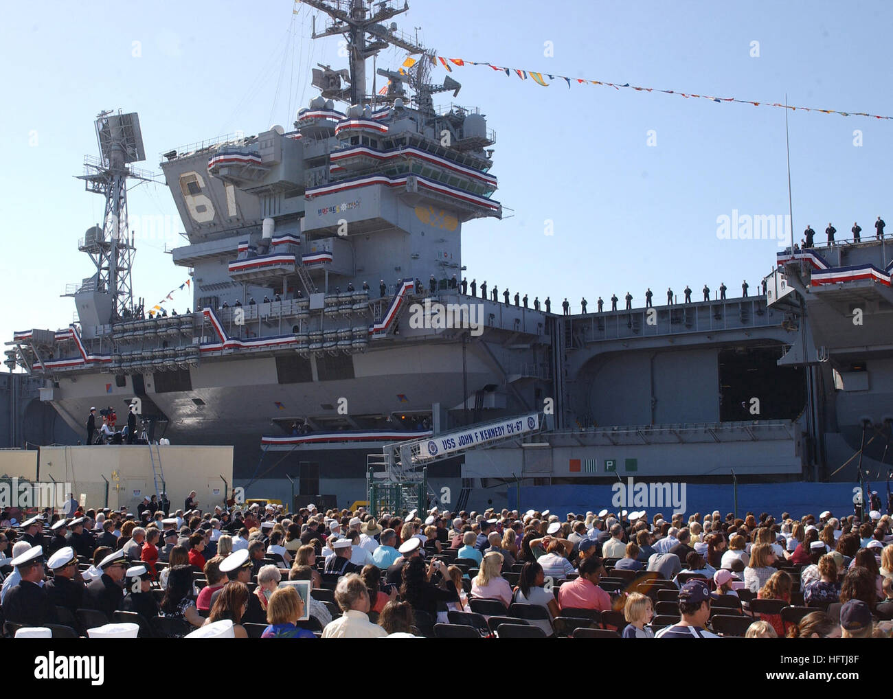 Uss john f kennedy cv 67 hi-res stock photography and images - Alamy