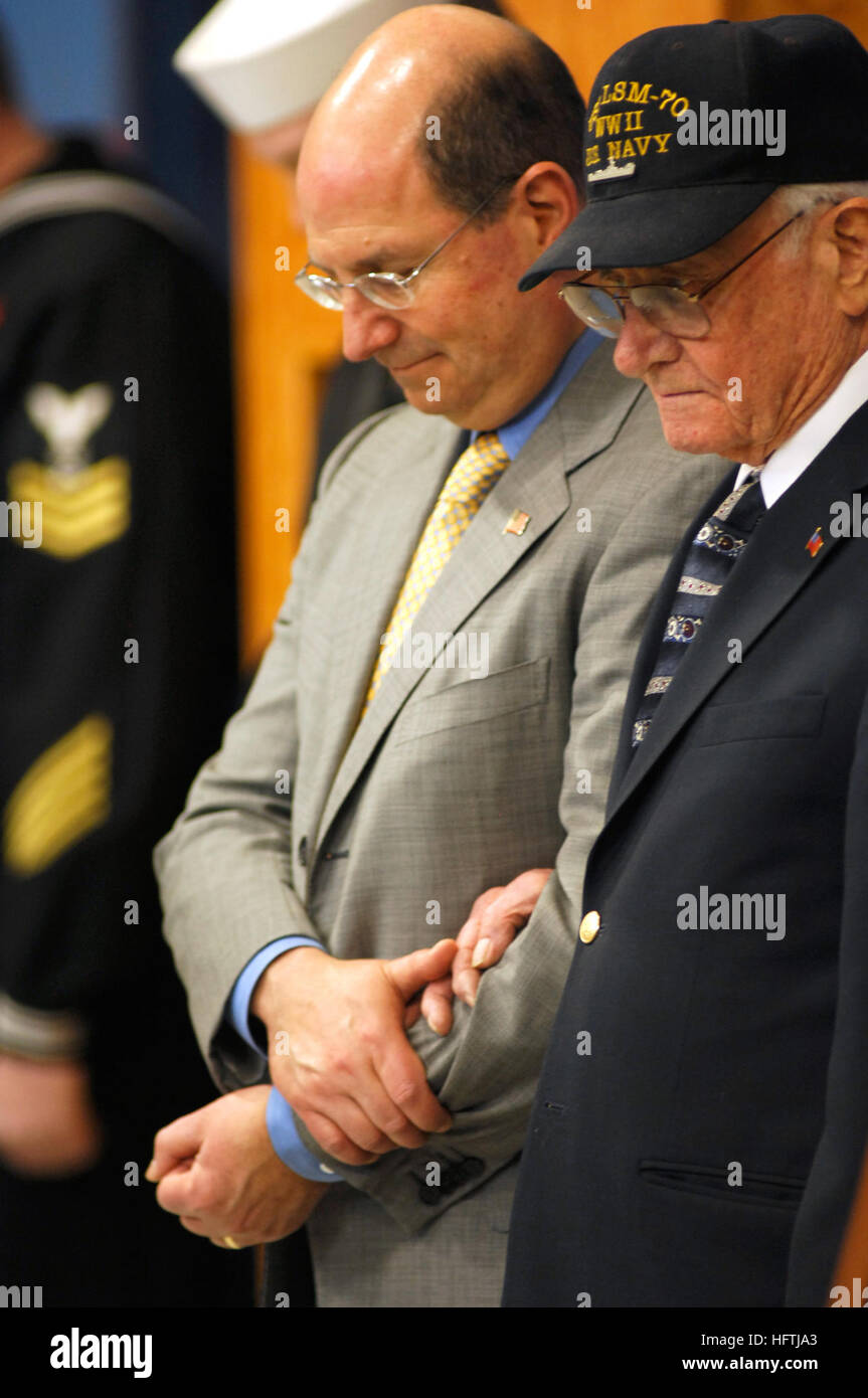 070323-N-3642E-602 ROCHESTER, N.Y. (March 23, 2007) - U.S. Navy veteran ...