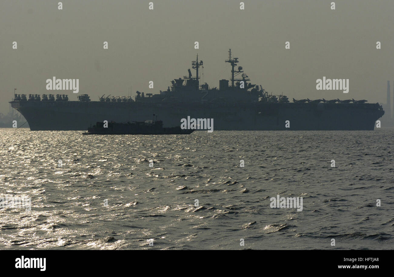 Landing craft 1631 hi-res stock photography and images - Alamy