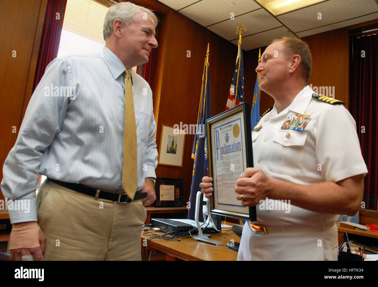 Milwaukee mayor tom barrett hi-res stock photography and images - Alamy