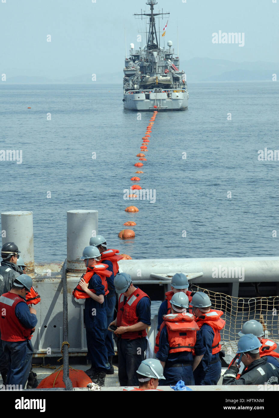 070410-N-6936D-035 SEA OF JAPAN (April 10, 2007) - USS Safeguard (ARS ...
