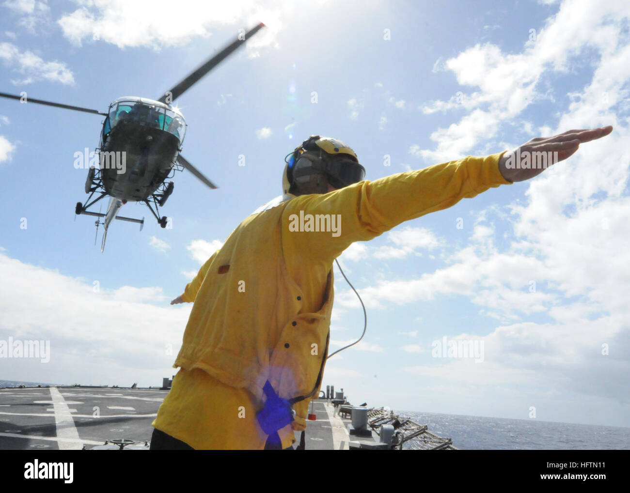 090803-N-6138K-530 INDIAN OCEAN (Aug. 3, 2009) Landing signalman ...