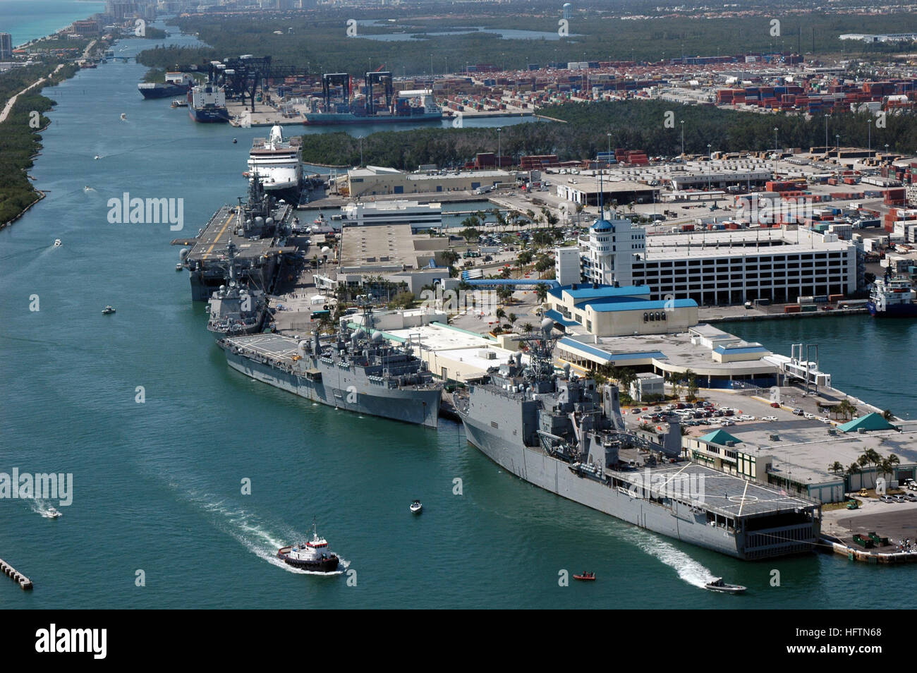 Amphibious transport dock uss ponce lpd 15 hi-res stock photography and ...