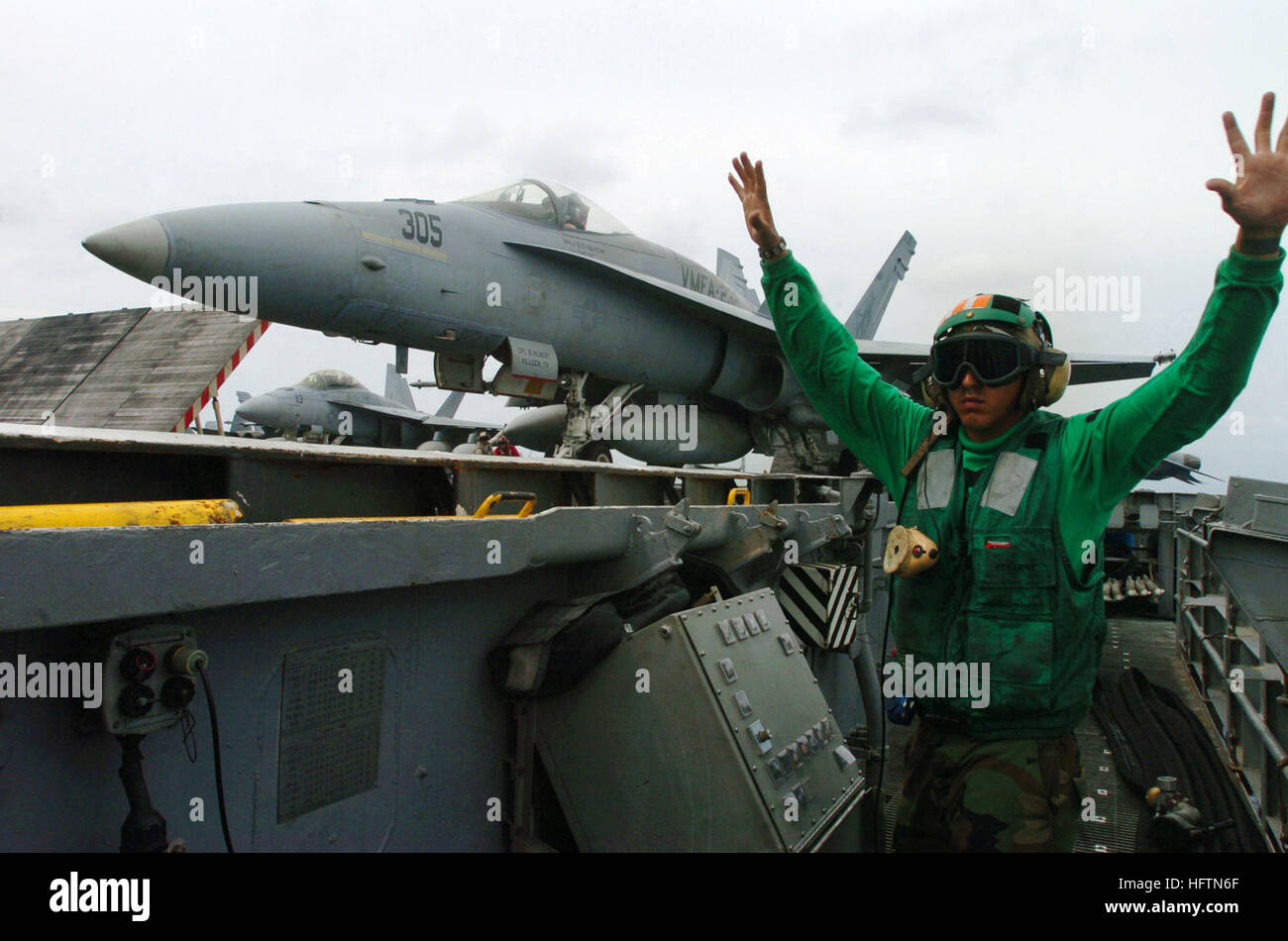 070503-N-4420S-120 INDIAN OCEAN (May 3, 2007) - Aviation BoatswainÕs ...