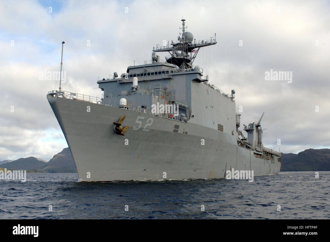 Dock landing ship USS Pearl Harbor (LSD 52) transits the Darwin Channel ...