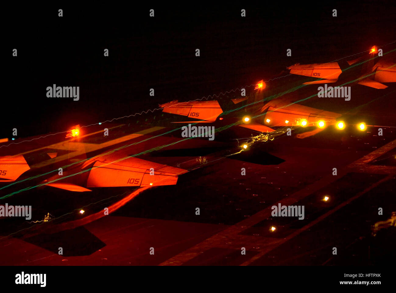 Aircraft landing pattern hi-res stock photography and images - Alamy