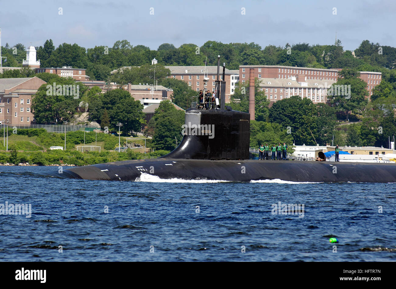 070615-N-8467N-003 GROTON, Conn. (June 15, 2007) - USS Seawolf (SSN 21) makes her way down the ...