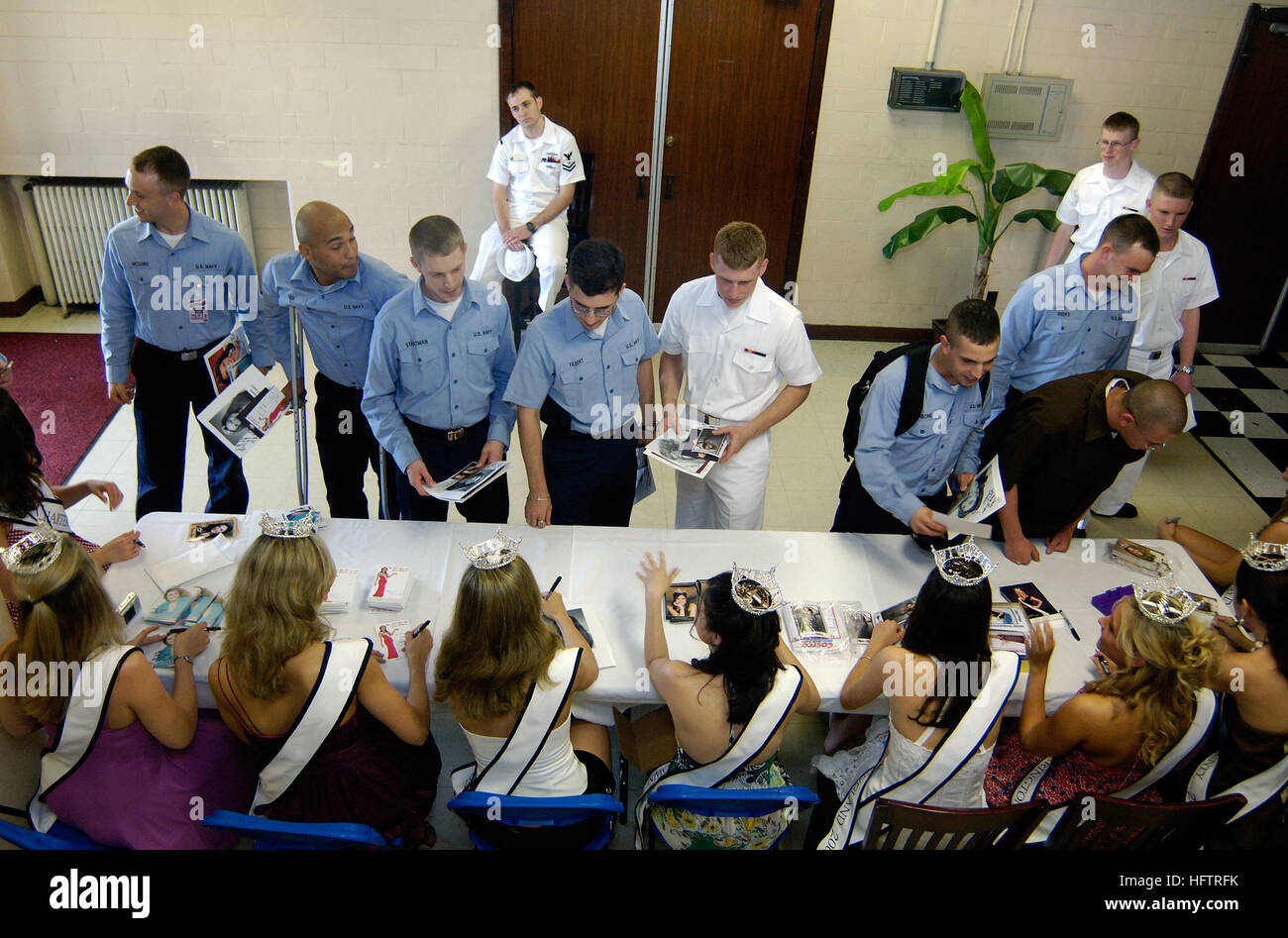 Basic enlisted submarine school hi-res stock photography and images - Alamy