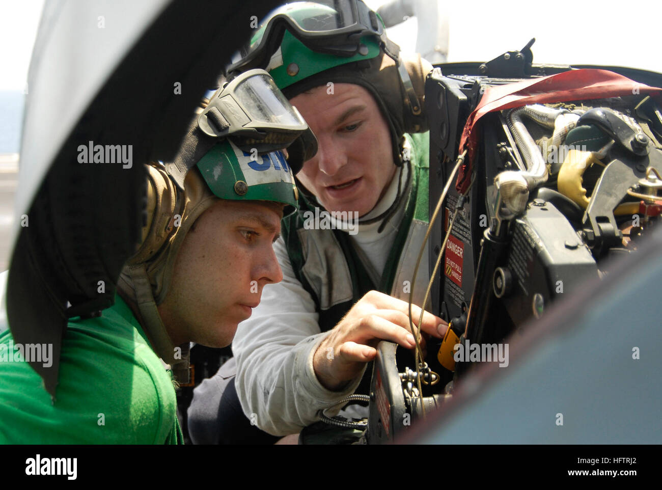 Aviation structural mechanic hi-res stock photography and images - Alamy