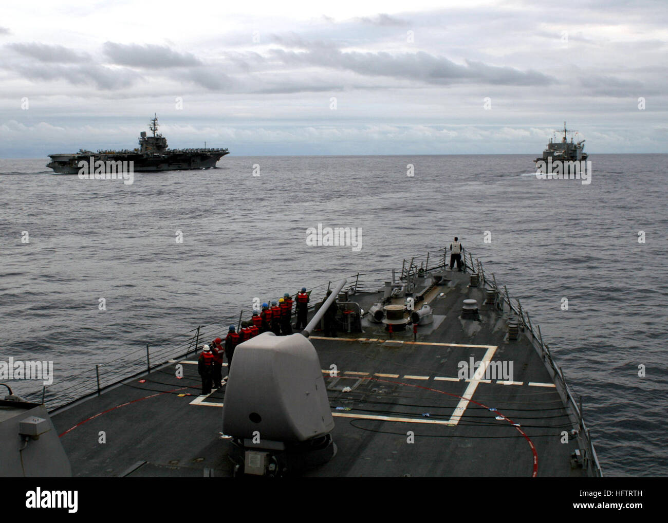 070626-N-4953E-003 PACIFIC OCEAN (June 26, 2007) - Arleigh Burke-class ...